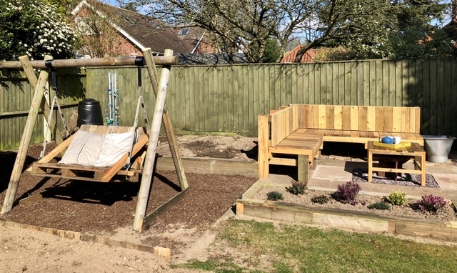 Stunning DIY Garden Bench Seat · VickyMyersCreations
