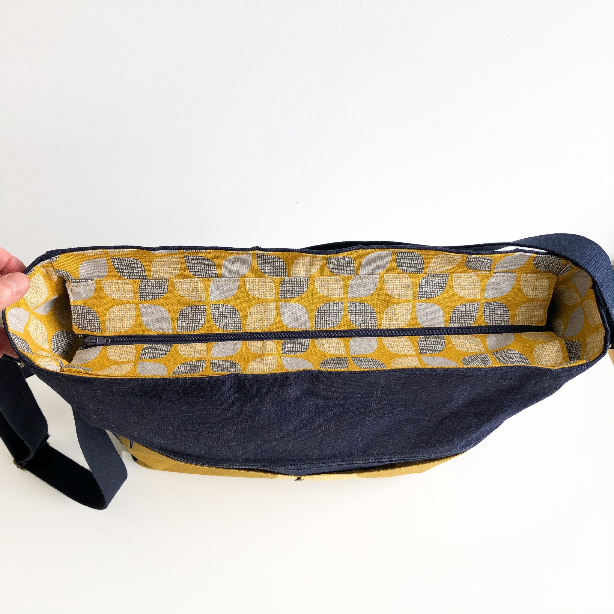 How to add closure to a tote bag, 8 ways! · VickyMyersCreations