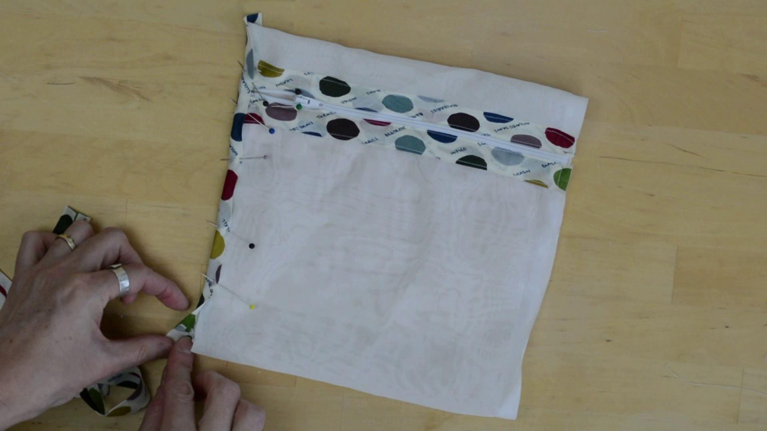 How to make a DIY wash bag with zip · VickyMyersCreations